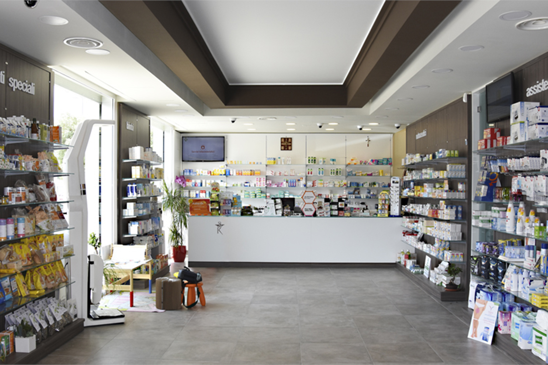 Arredamenti Farmacie Afk-Komar - Soluzioni d'arredo farmacia